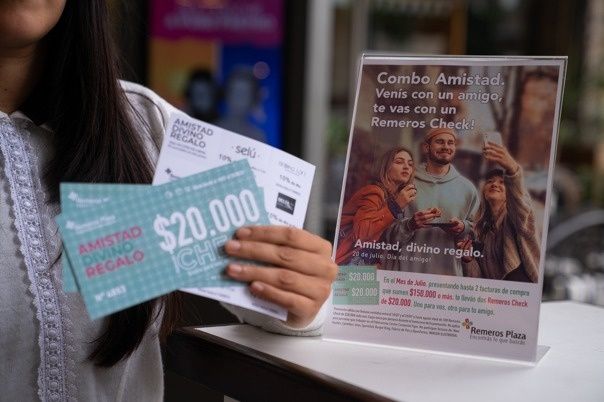 Arthur Newton potencia el Día del Amigo en Remeros Plaza con una ...